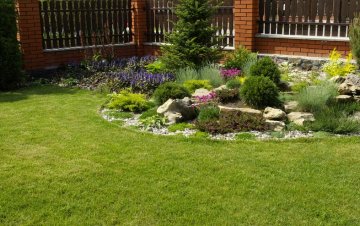 8 Pretty Small Corner Rock Garden Ideas To Try This Summer - A Prettier ...